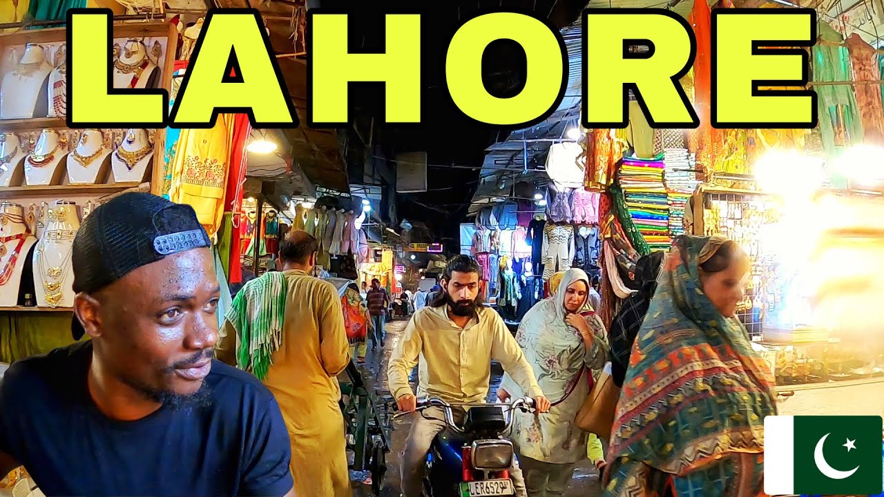 First impressions of Lahore city at night | Crazy city 🇵🇰 - YouTube
