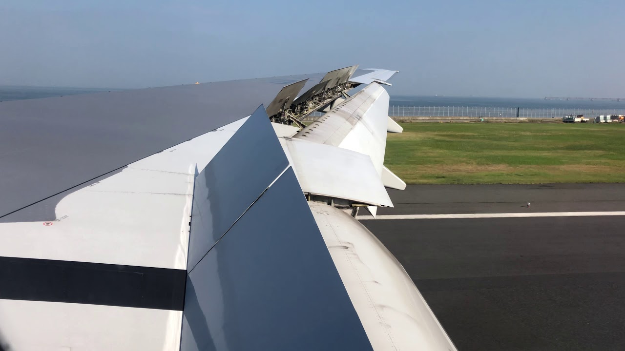 Perfect view of working of Boeing 777 flaps and spoilers 4K - YouTube