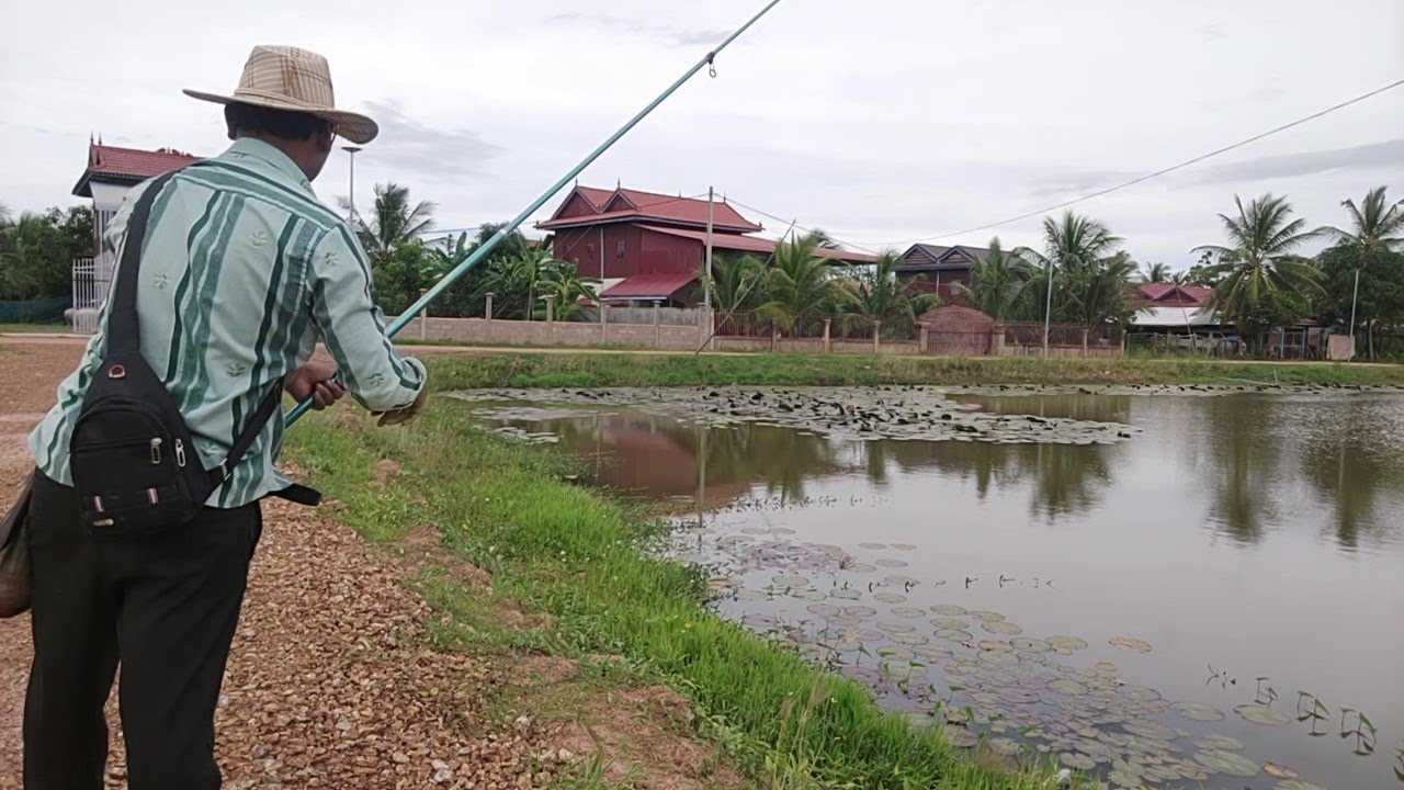 How to close a frog sewing bait, Fishing video - YouTube
