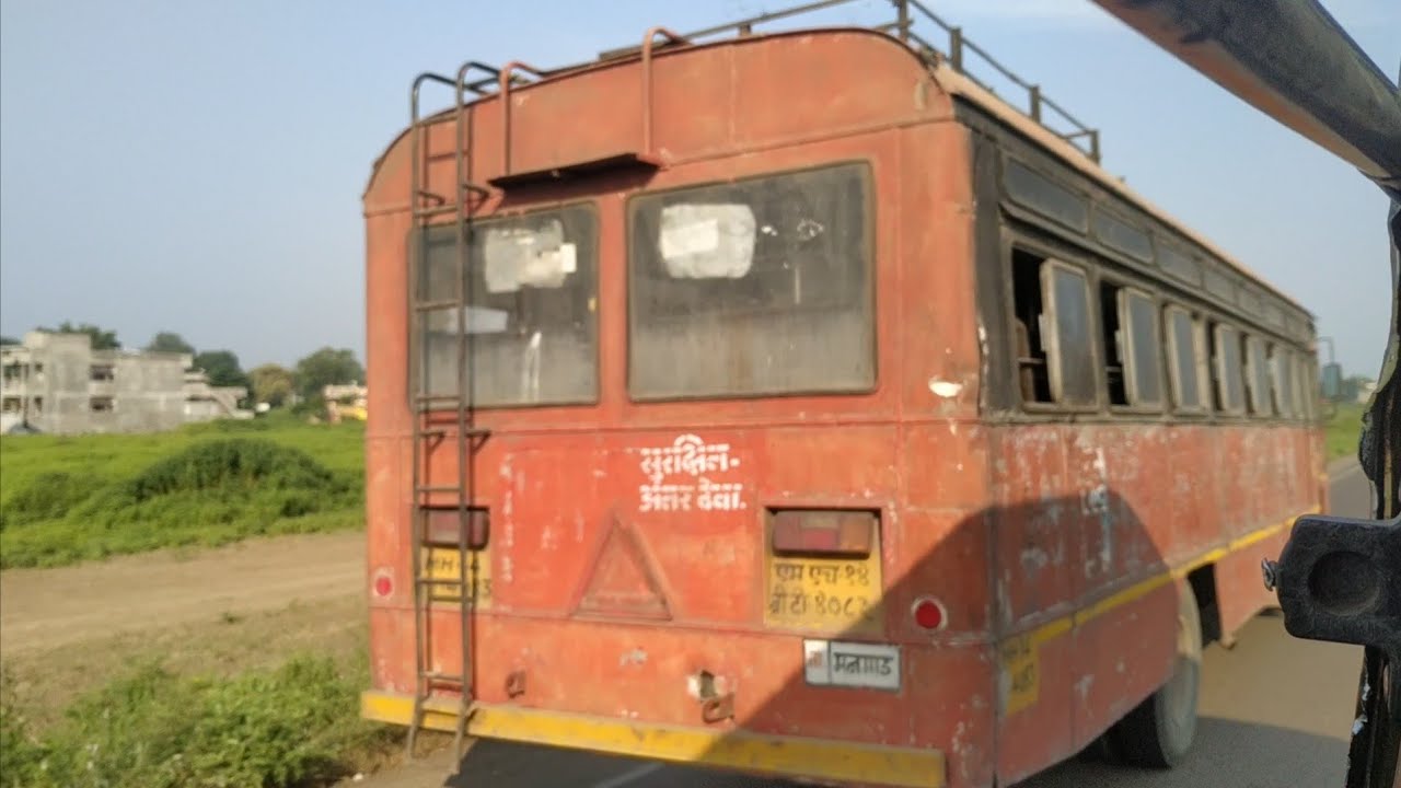 MSRTC Leyland Bus overtakes MSRTC Tata Bus - YouTube