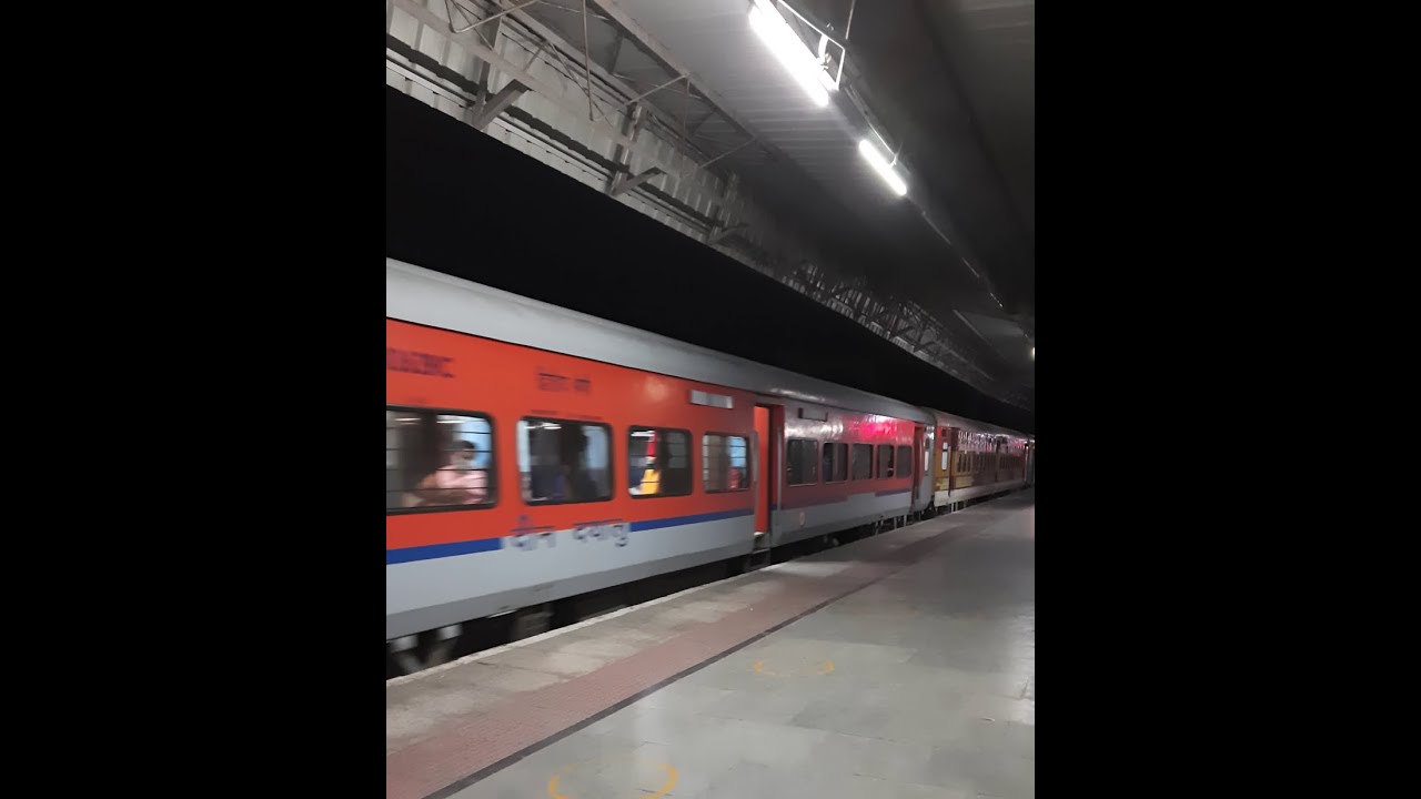 Amritsar to Ajmer Train-19612 Arrive at Alwar junction. #train #viral # ...