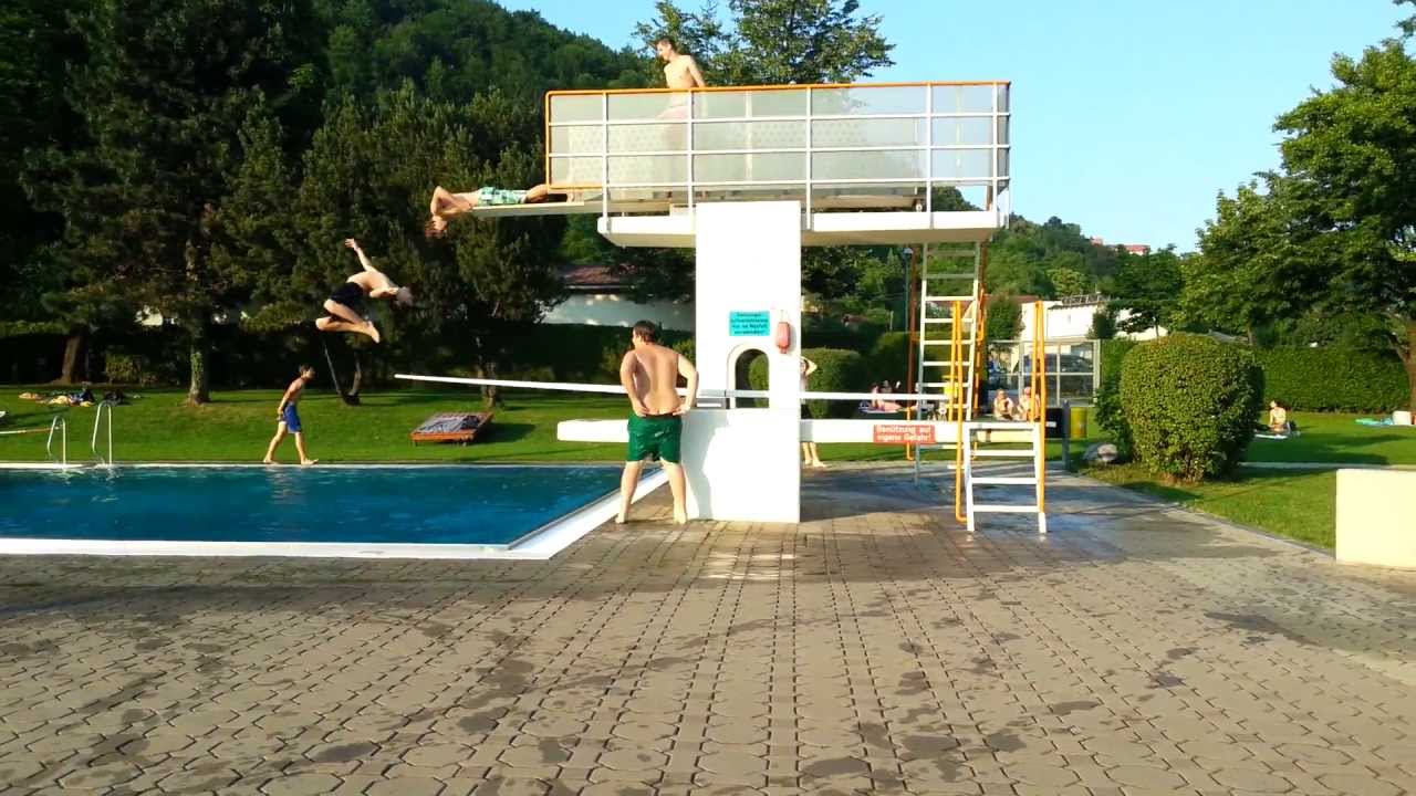 Sprungbretter im Freibad - YouTube