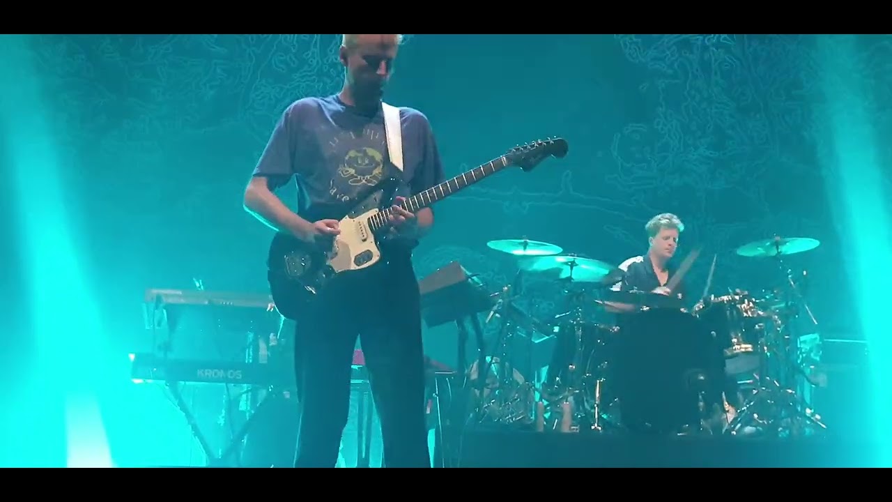 Foals - Blue Blood [MTY 18•05•23] - YouTube