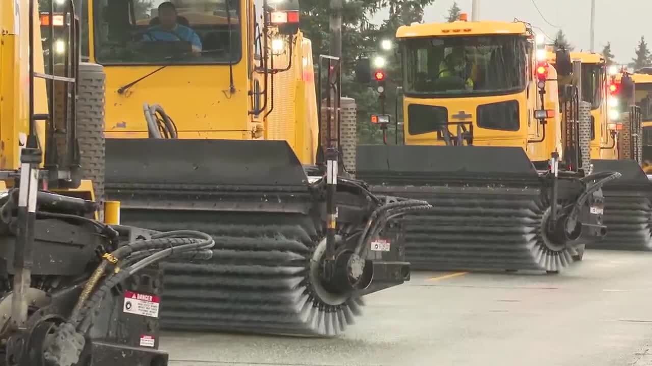 JBER readies for winter with annual Snow Parade - YouTube