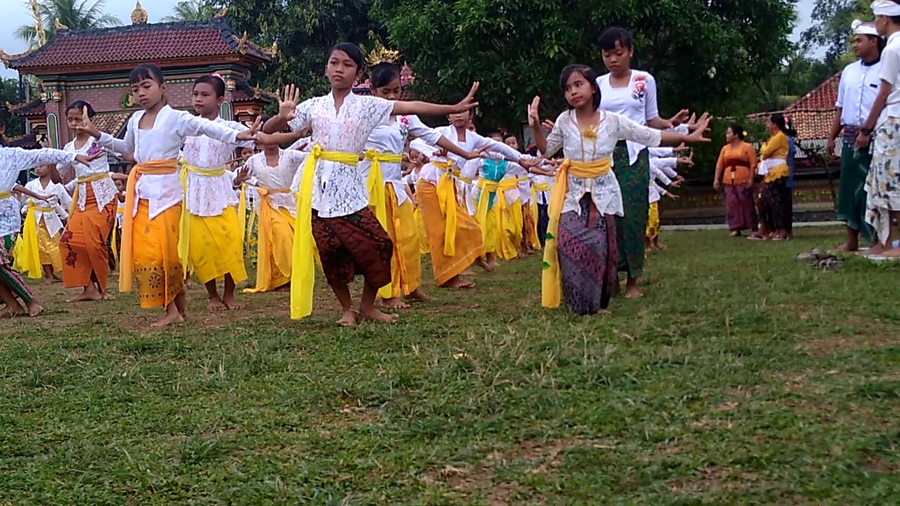 Tari Rejang dewa - YouTube