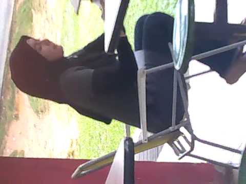 pelajar upm jilat ais krim dengan rakusnya