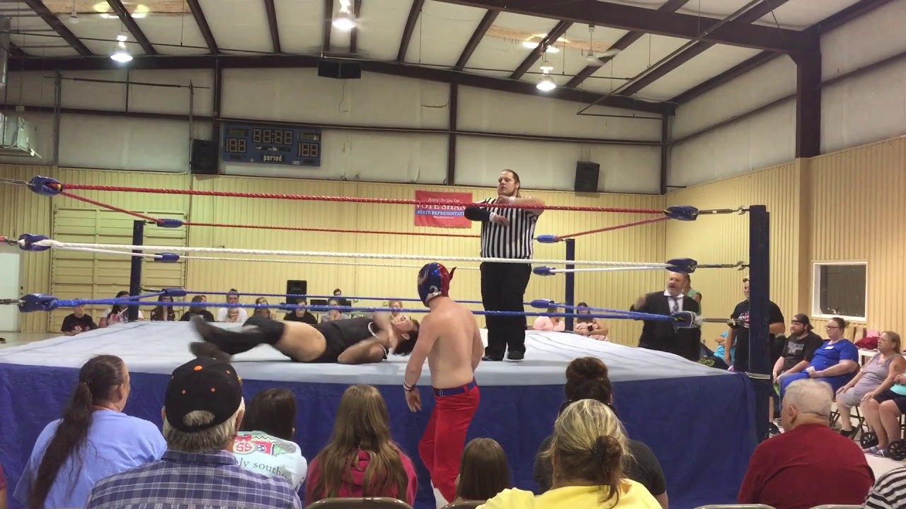 Dixie Dynamite vs. Trent The Wrestler - YouTube