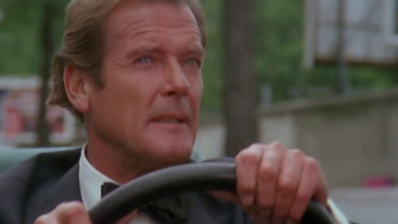 A VIEW TO A KILL | Bond pursues Mayday through Paris - YouTube