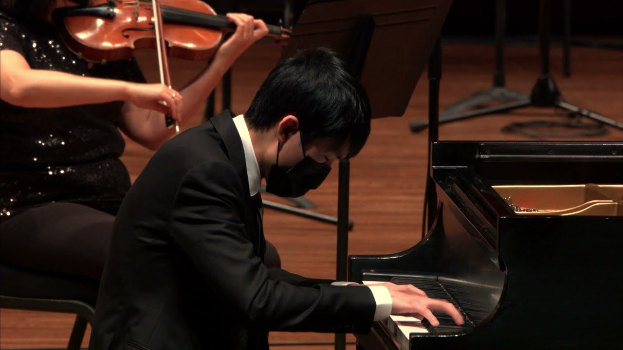 Mozart: Piano Concerto No. 20 / Eric Lu & Seattle Symphony - YouTube