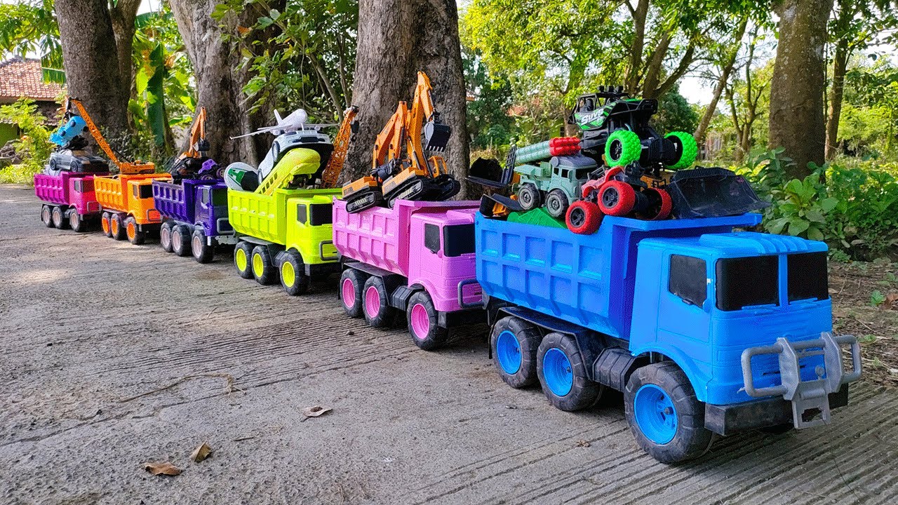 Mobil Truk Tronton Panjang Penuh Mobil Mobilan, Excavator, Crane ...
