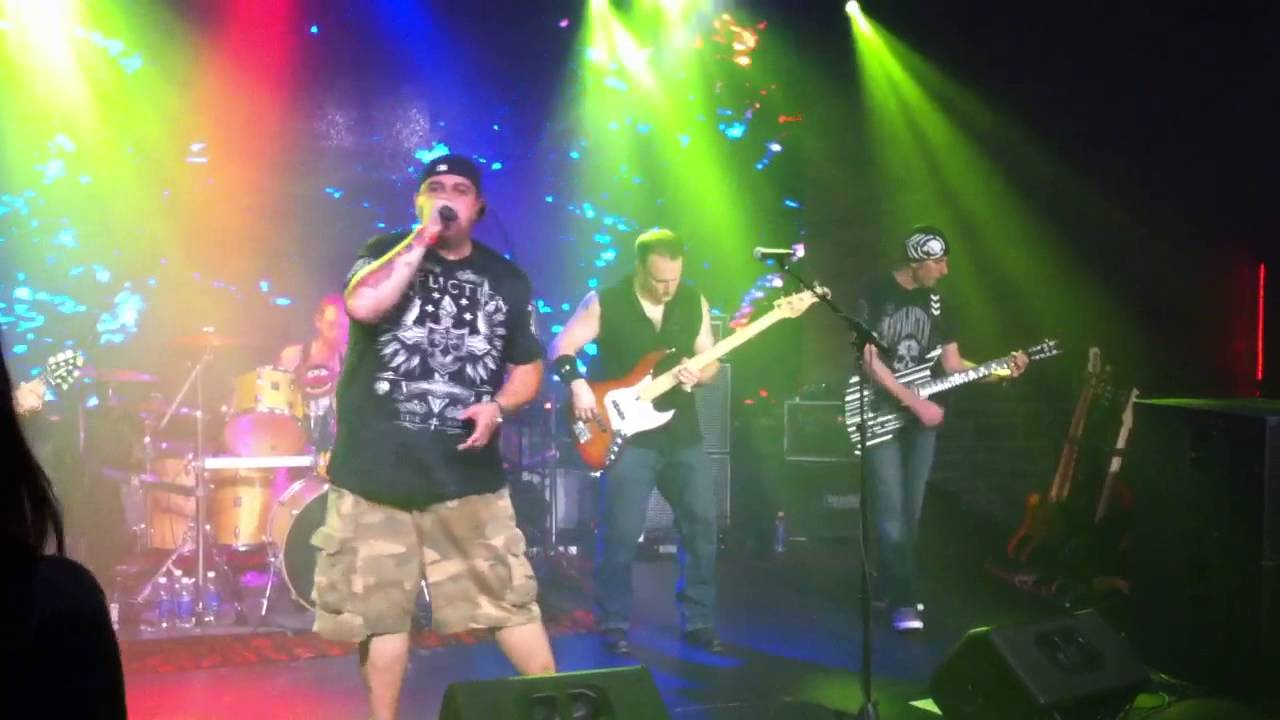 Scars N Stripes- Locked out of Heaven (cover) live @ The Gig - YouTube