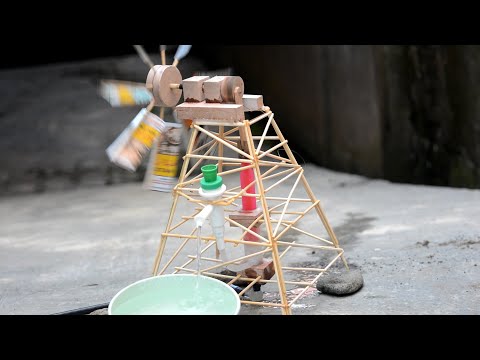 How a windmill pumps water
