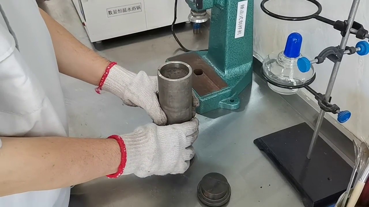 Riser sleeve block production-- insulation and exothermic-foundry ...