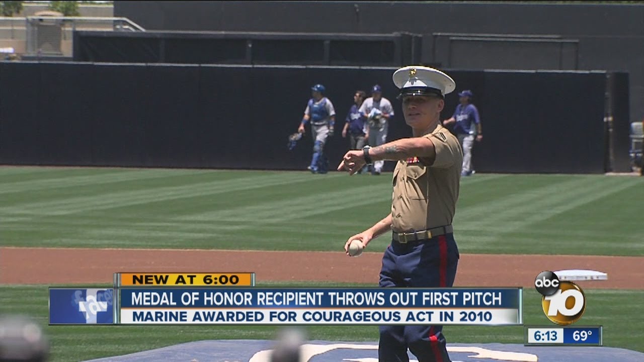 Medal of Honor recipient throws out first pitch at Padres game - YouTube