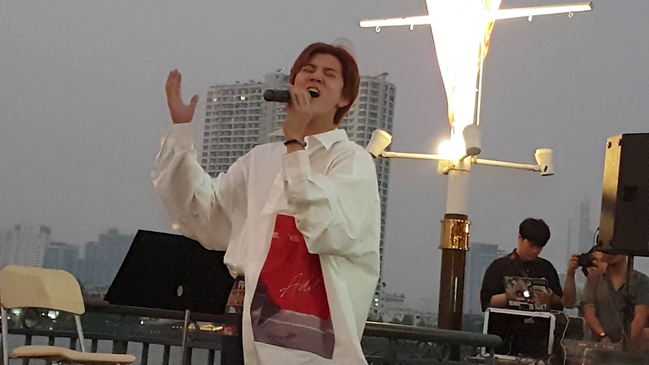 190213 NU'EST REN Busking event in BKK - Million reasons - YouTube