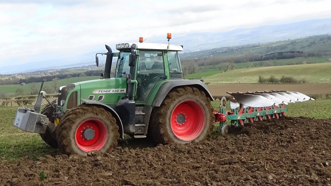 Ploughing up the hill with Fendt 820 & 6 furrow plough - SOUND! - YouTube