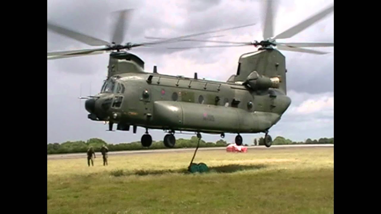RAF Odiham Chinook with underslung load - YouTube