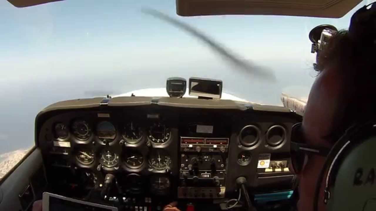 Stalling Cessna 172 - YouTube