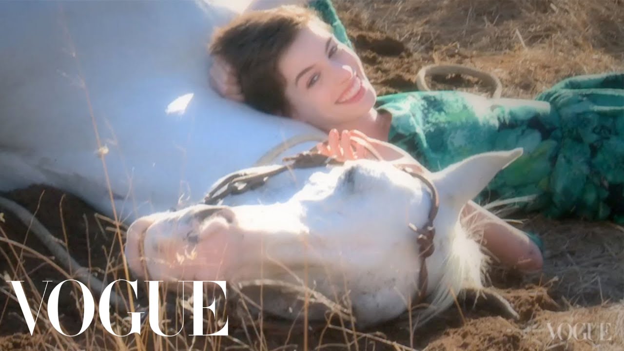 Behind the Scenes of Anne Hathaway's Vogue Cover Shoot and Les ...