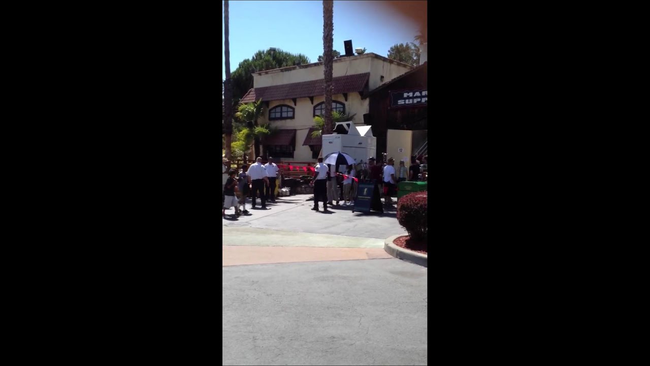 Megan Fox at Six Flags June 13th 2012 - YouTube