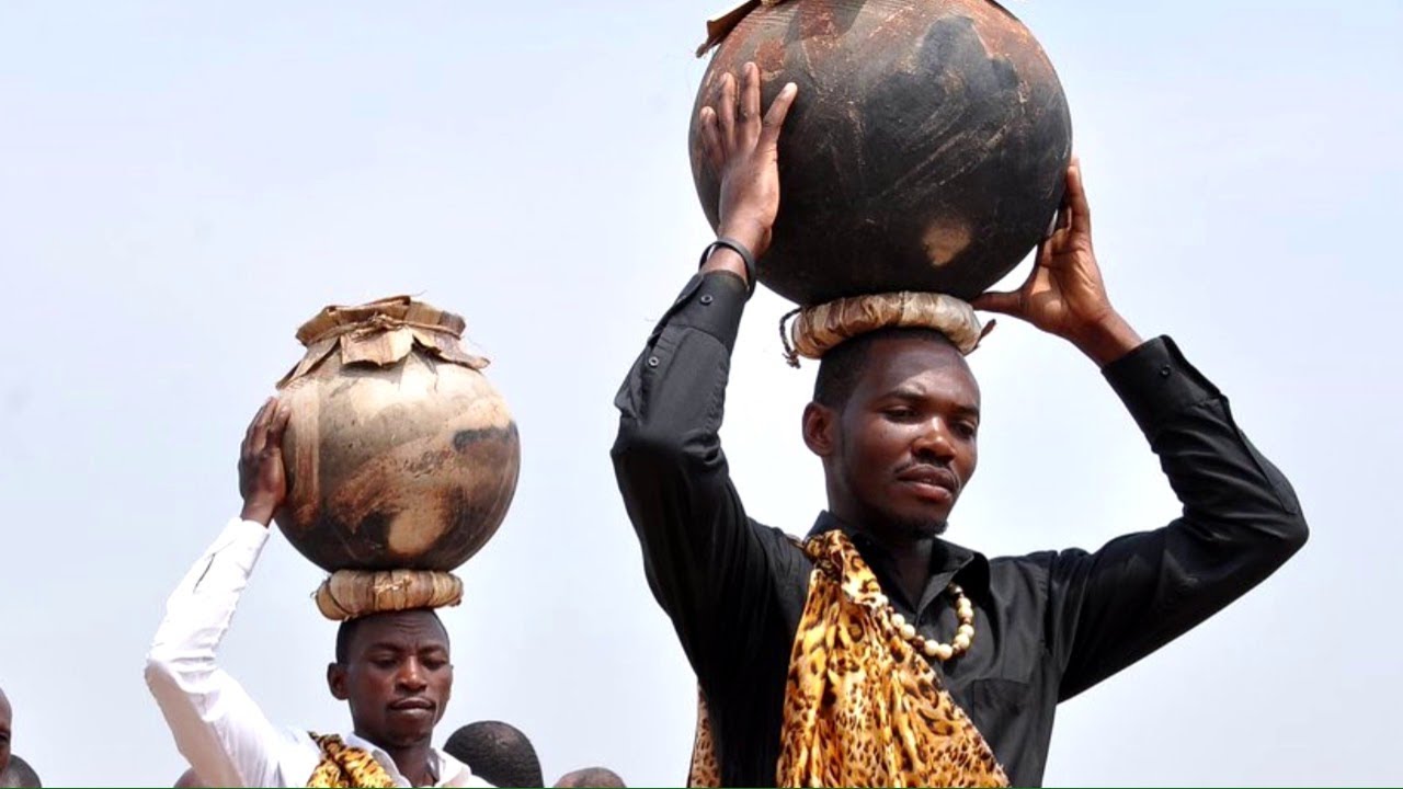 Uko mu Rwanda Umurozi Yabaye Intwali Akoresheje Uburozi Akanaba ...