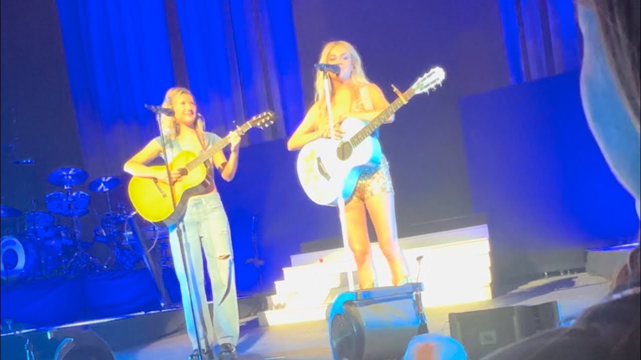 Kelsea Ballerini and Georgia Webster- Homecoming Queen - YouTube