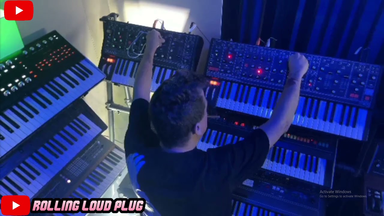 MIKE DEAN PLAY SOME FIRE SYNTHS - SYNTH LIVESTREAM - YouTube