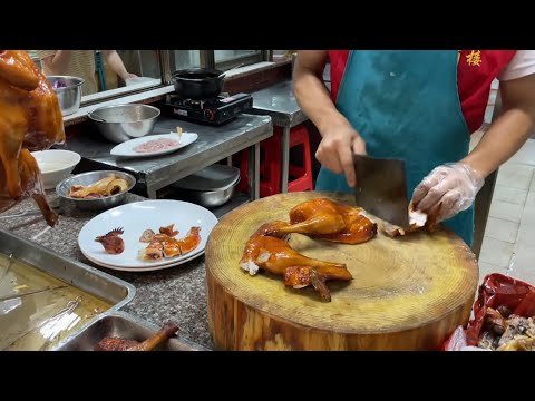 The customer ordered two tables of crispy roast chicken skin crispy meat, delicious and juicy