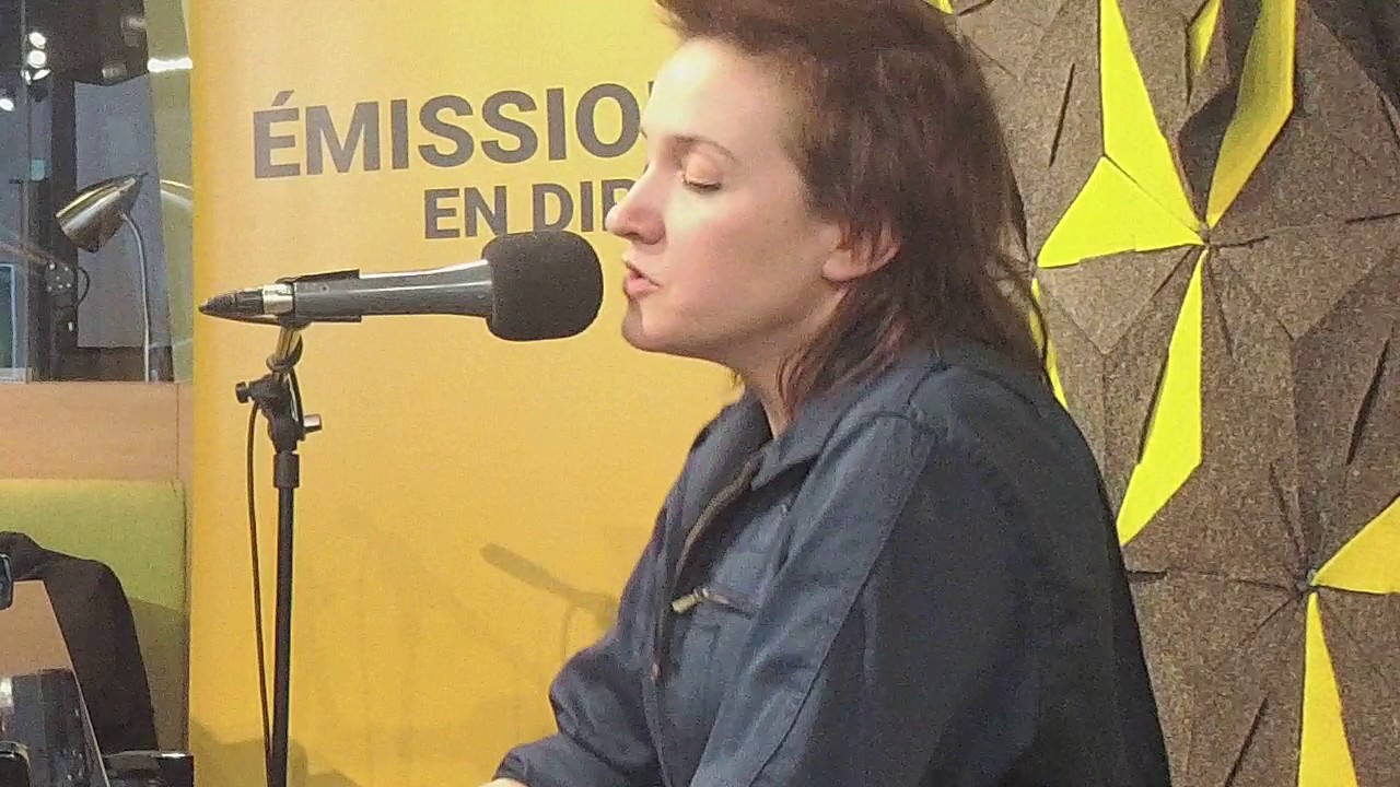 Le Retour | La chanteuse Lisa Moore du groupe Blood and Glass nous ...