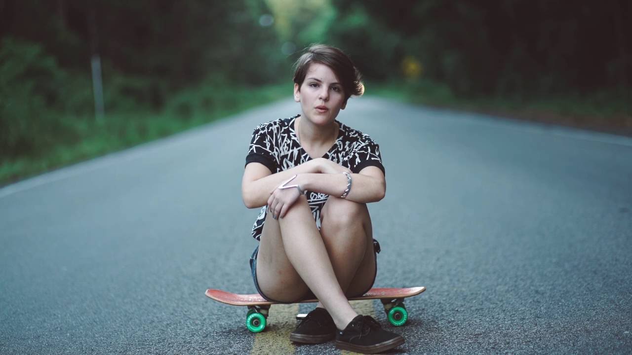 JUNE - YELLOW SWEATER Acordes - Chordify