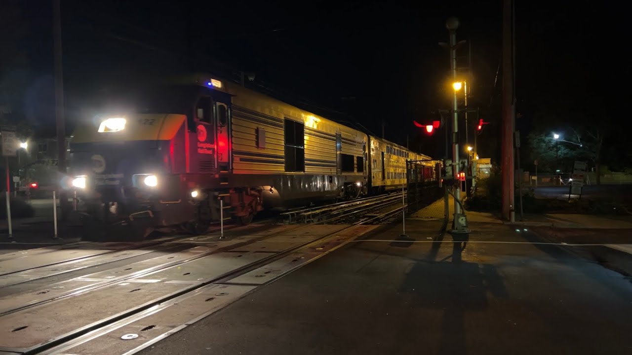 LIRR DE30AC 422 and it’s new e bell! - YouTube