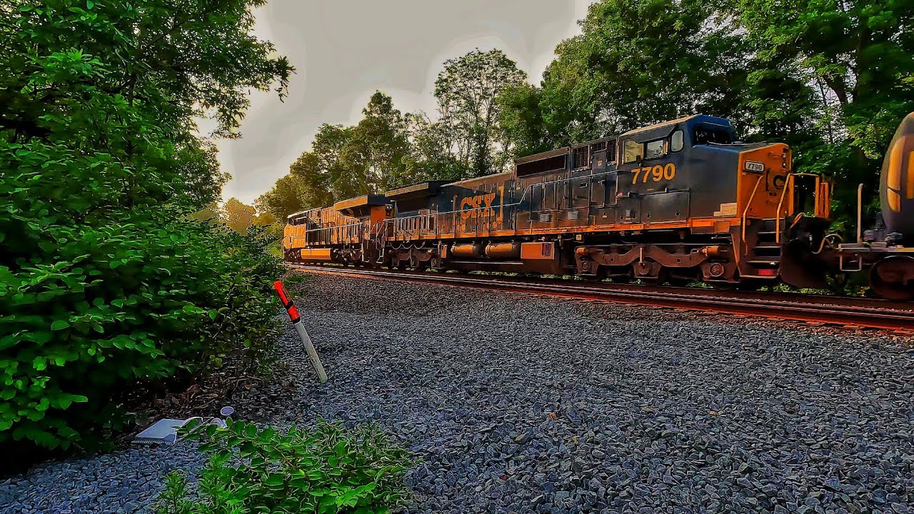 [4K] Sunrise CSX #M406 Trash Train with RARE #C40-8W (Dash 8-40CW ...
