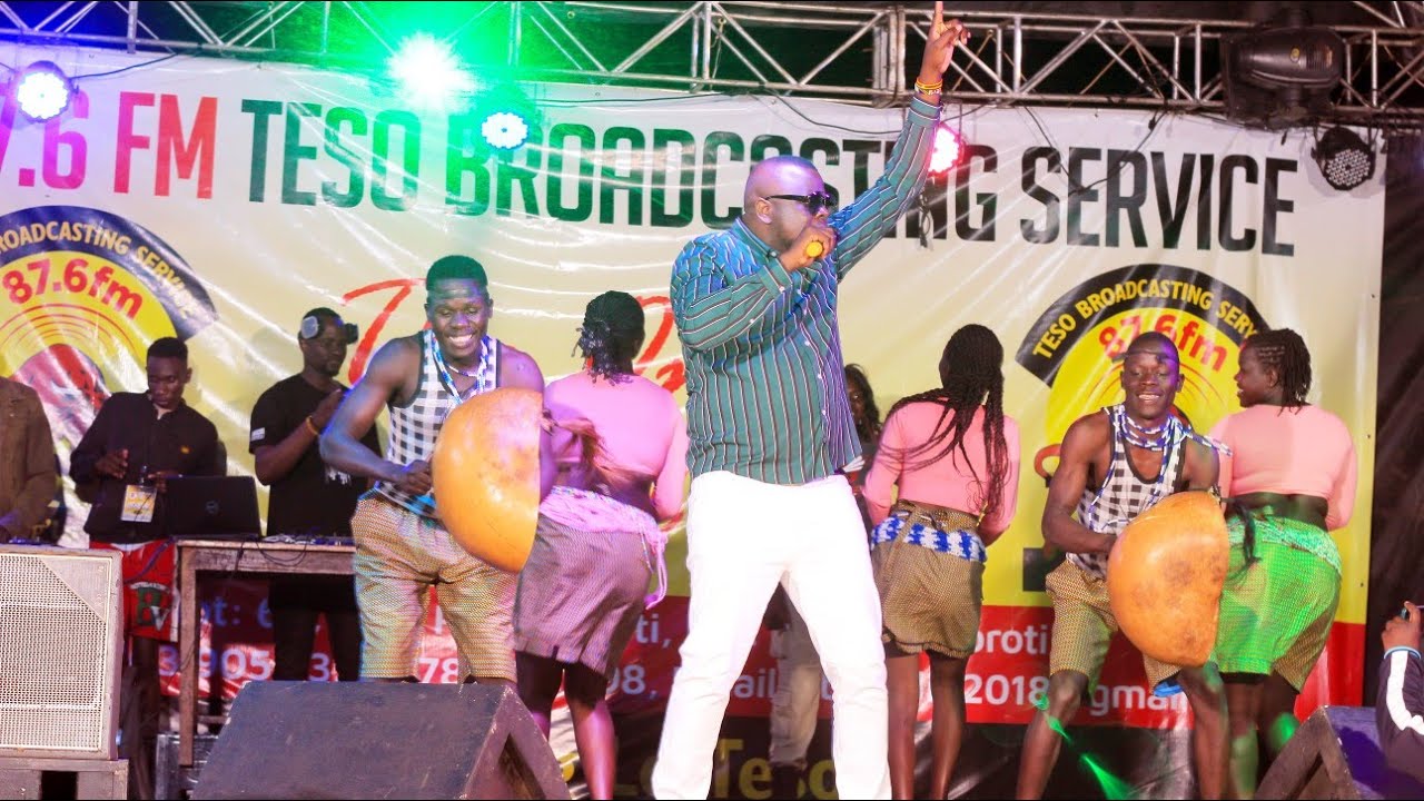 Odong Romeo performing 'Yoo Leng' at TBS Egugunaun Annual Event - YouTube