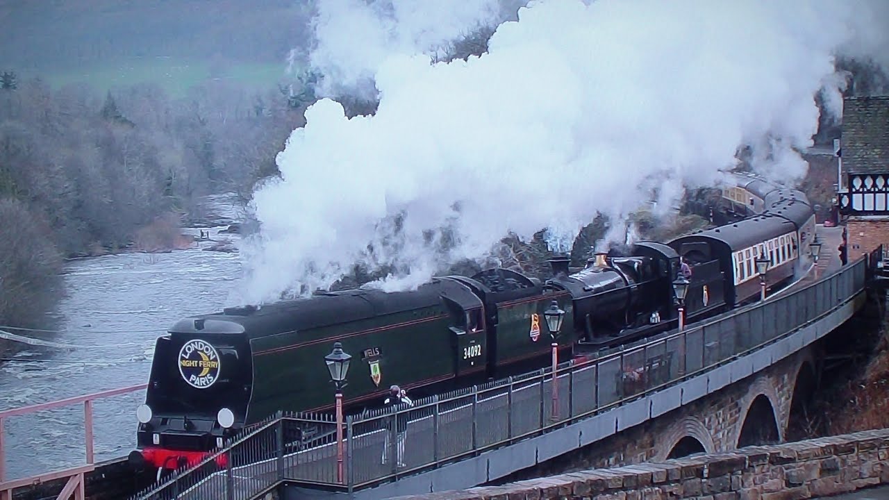 34092 & 3802 On The Night Ferry Through Berwyn - Steel Steam & Stars IV ...
