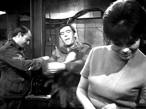 Dr. Who, "The Web of Fear", episode 1, 1968 - YouTube
