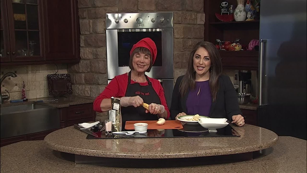Raw Chef Jane joins us for a quick healthy dessert. - YouTube