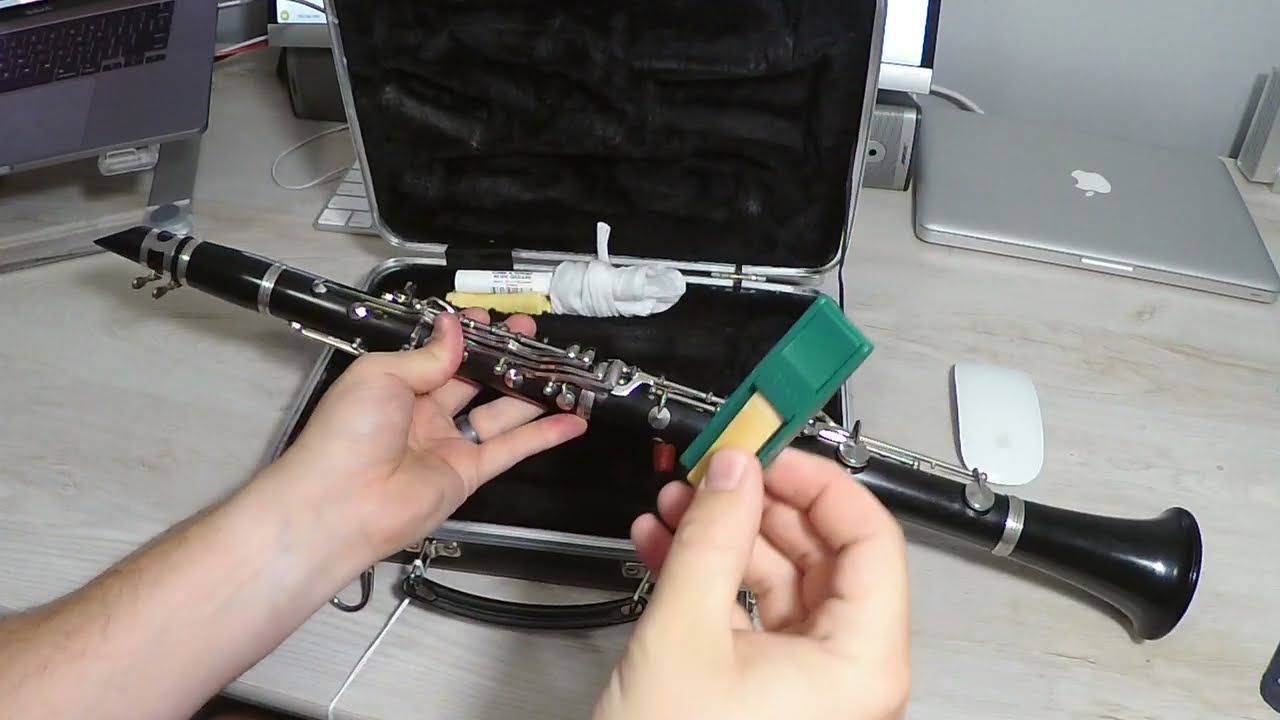 Beginning Band - Clarinet - Lesson 1.3.2 - Putting the Instrument ...