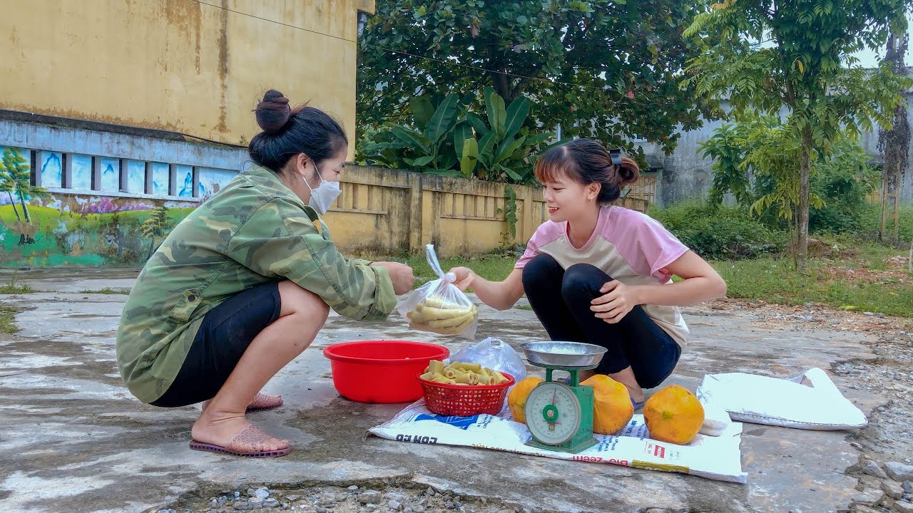Picking Bamboo Shoots and Papaya to Sell and Buy Duck Bran - Live with ...