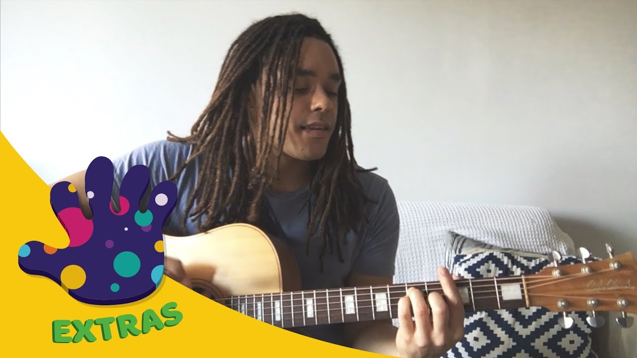 Hi-5 Extras: Joe Makes Beautiful Bright Music - YouTube