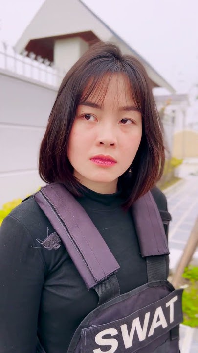 SOS! Smart Female Police Officer Discovers SOS Sign To Take Down Bad Guy #shorts #police #badguy ...