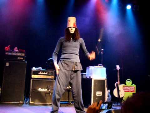Buckethead doing the Nunchucks/Robot Dance - YouTube