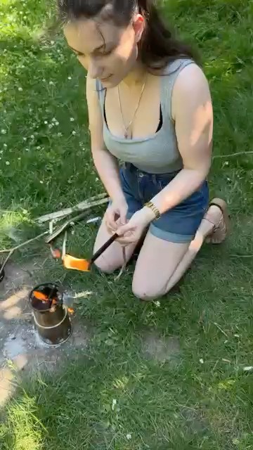 Quick Campfire Without Matches! Rope Trick Everyone Should Know - YouTube