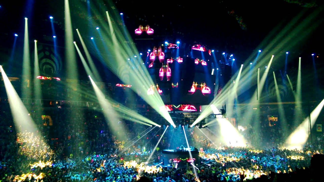 Bassnectar 360 NYE 2013 (part 2) - YouTube