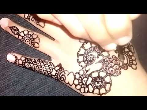 back hand mehndi by Mah Rani arabic style