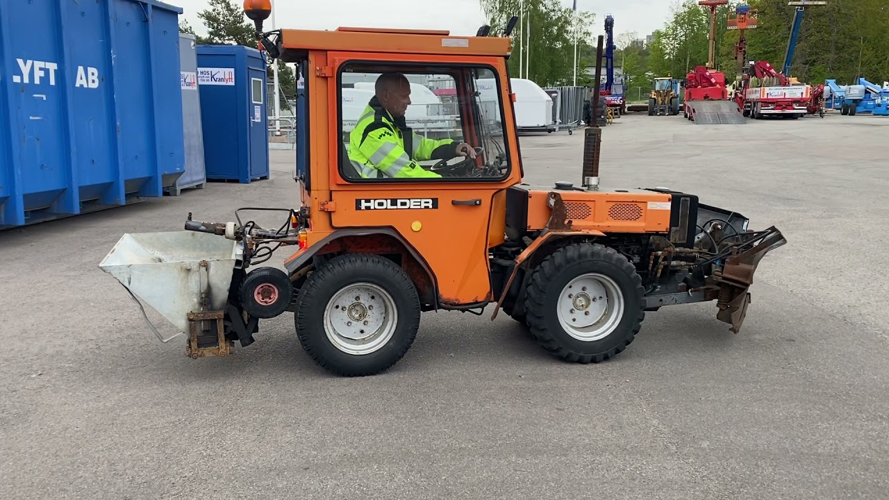Redskapsbärare - Holder C30 med vikplog och sandspridare | Blinto auktioner