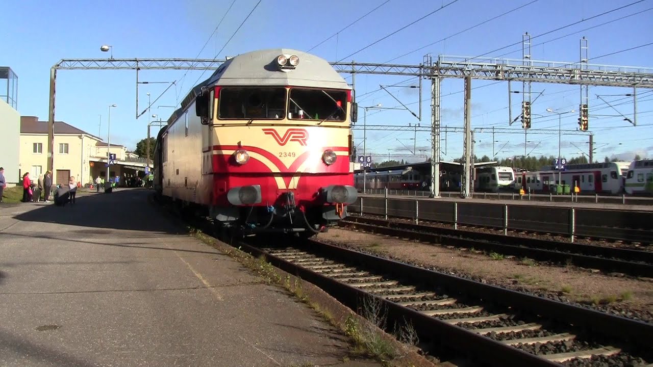 Dr13 2349 Alstikka museojuna lähdössä Riihimäeltä Hyvinkäälle.Dr13 ...