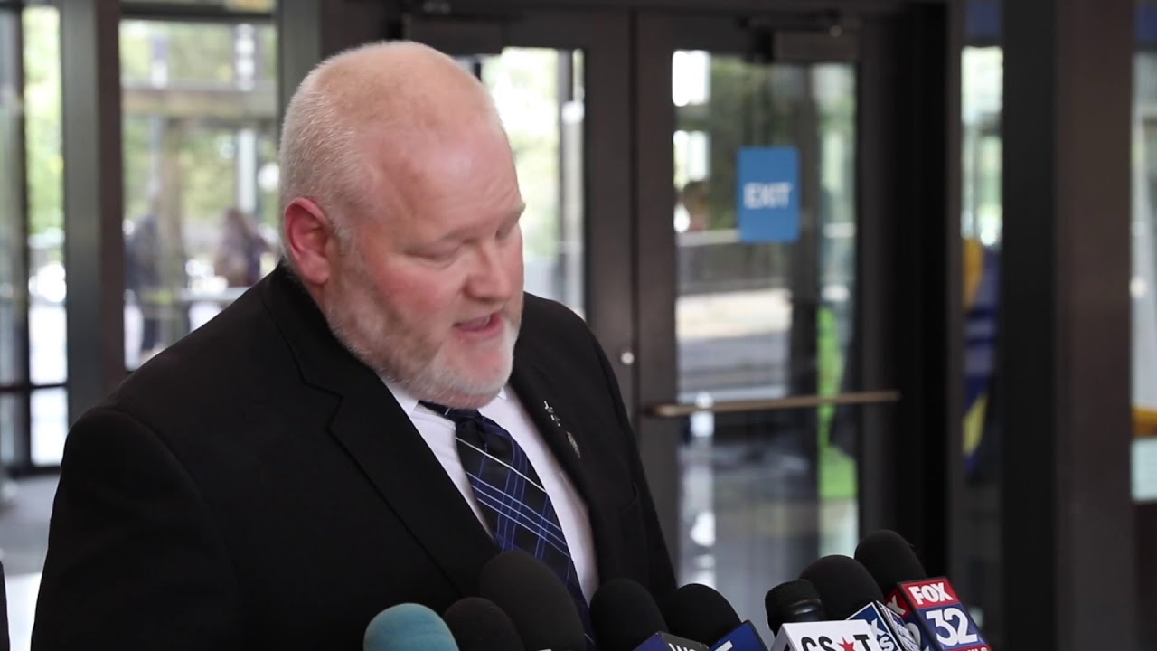 Illinois FOP speaks during Van Dyke trial - YouTube
