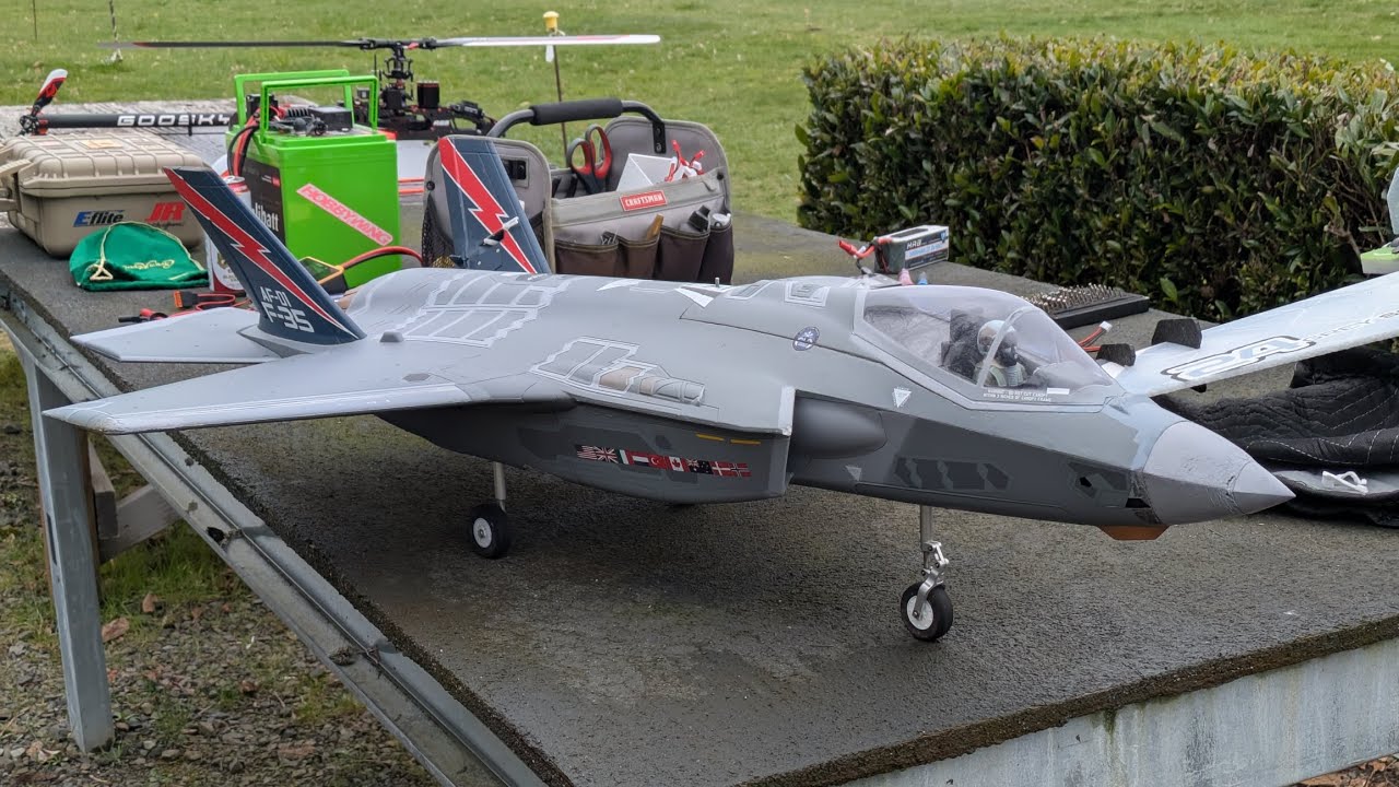 Freewing F-35 Lightning II V3 - Maiden Flight - YouTube