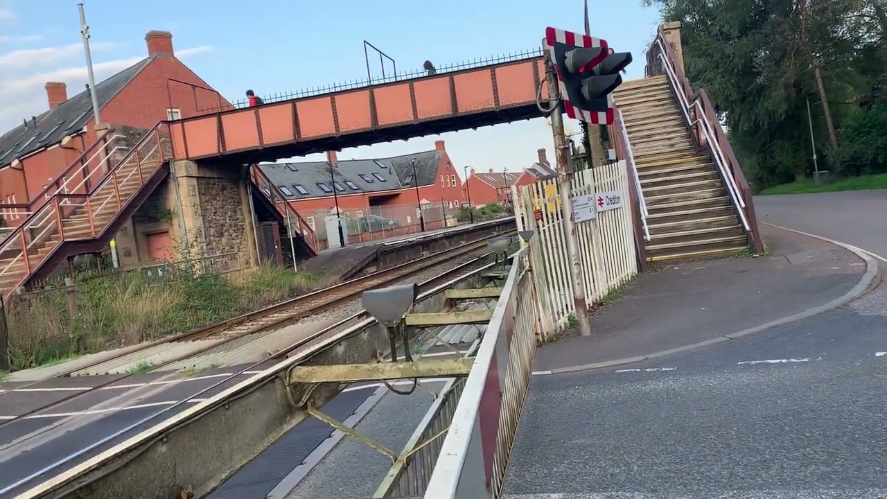 Crediton Station Level Crossing in Devon 20/09/2022 - YouTube