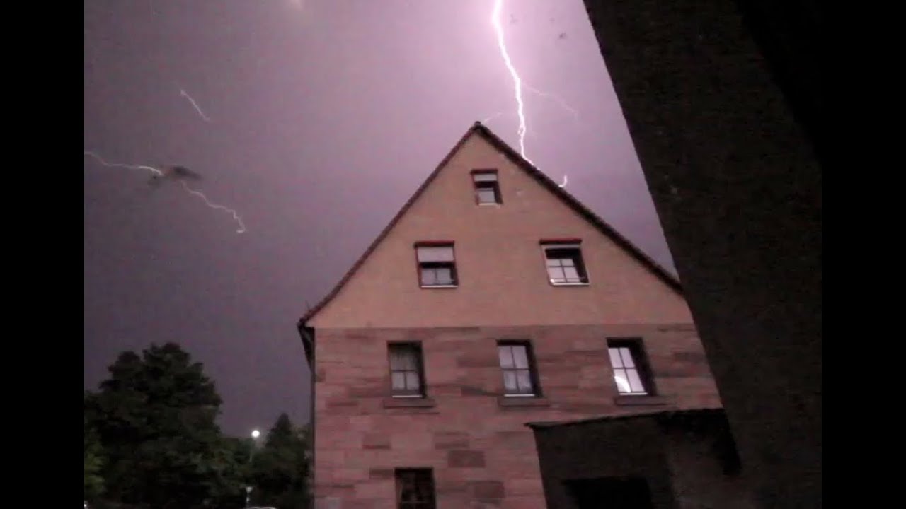 Gewitter mit extremen Blitzen - YouTube